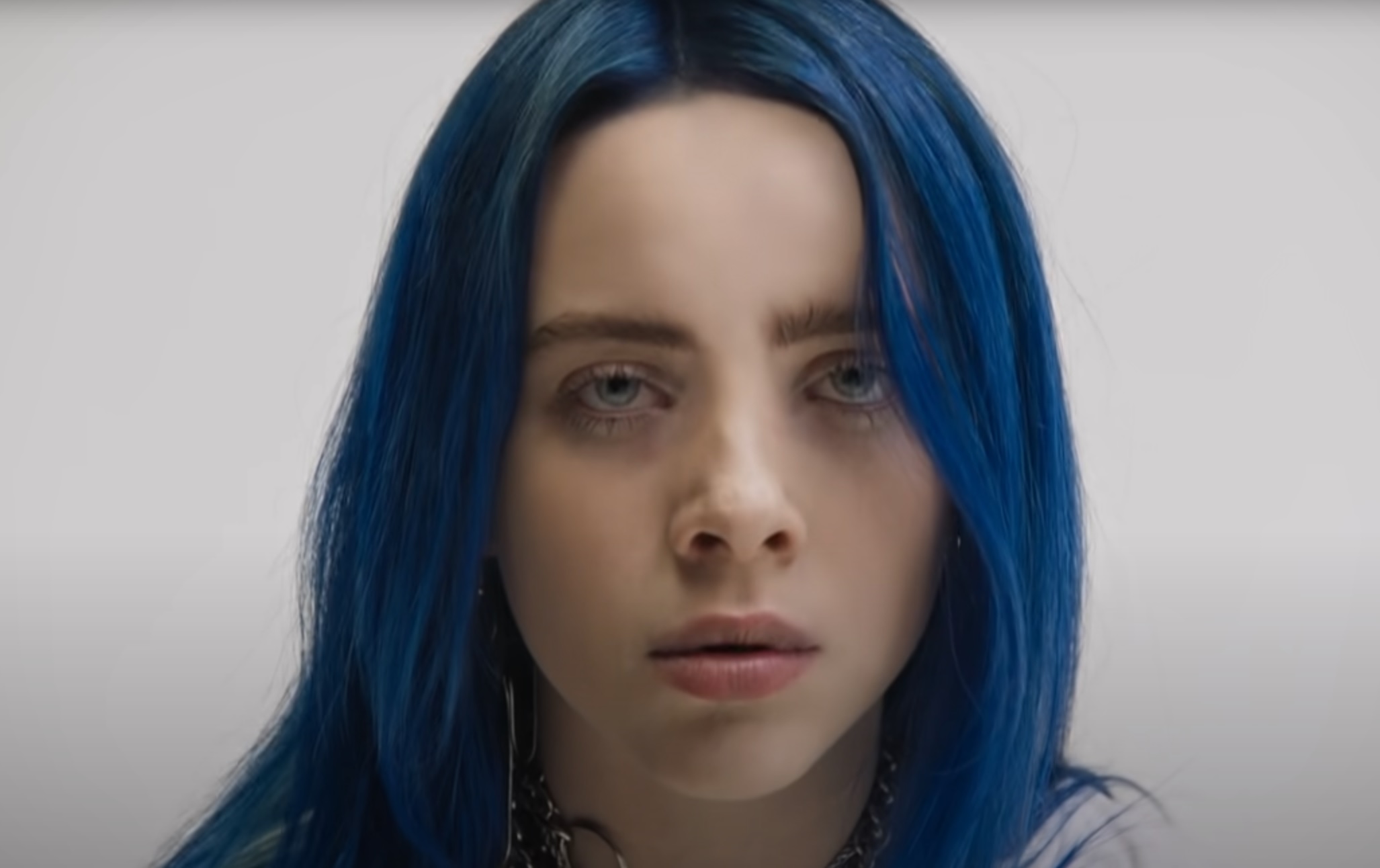 比莉·艾利什 (Billie Eilish) 发布视频消息正式宣布,该视频很快将在匈牙利播放 - DailyNewsHungary