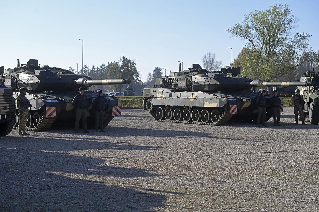 Ungarn bekommt neue Leopard-Panzer, Schützenpanzer, Sturmgewehre ...