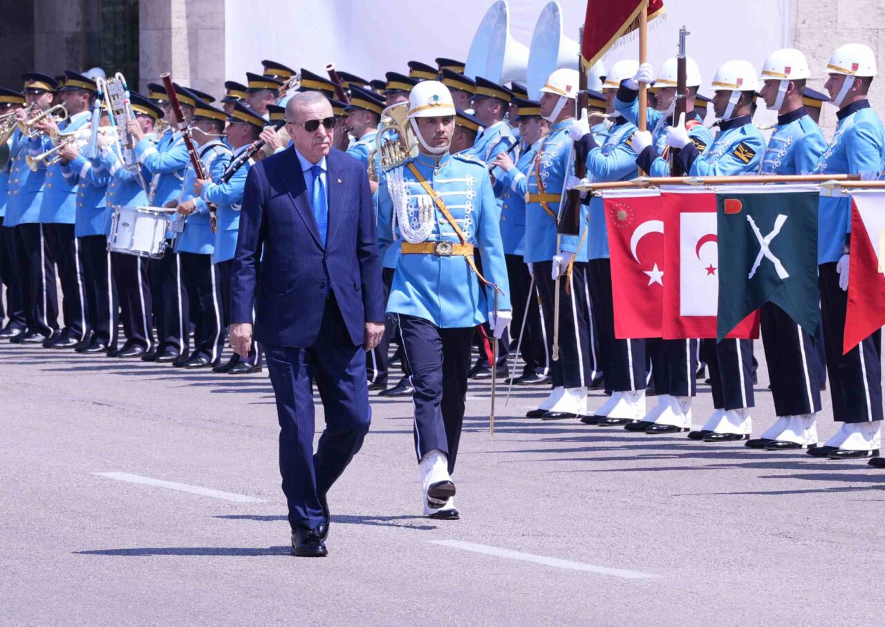 Erdoğan sammelt mit einer trotzigen Rede Unterstützung bei der ...