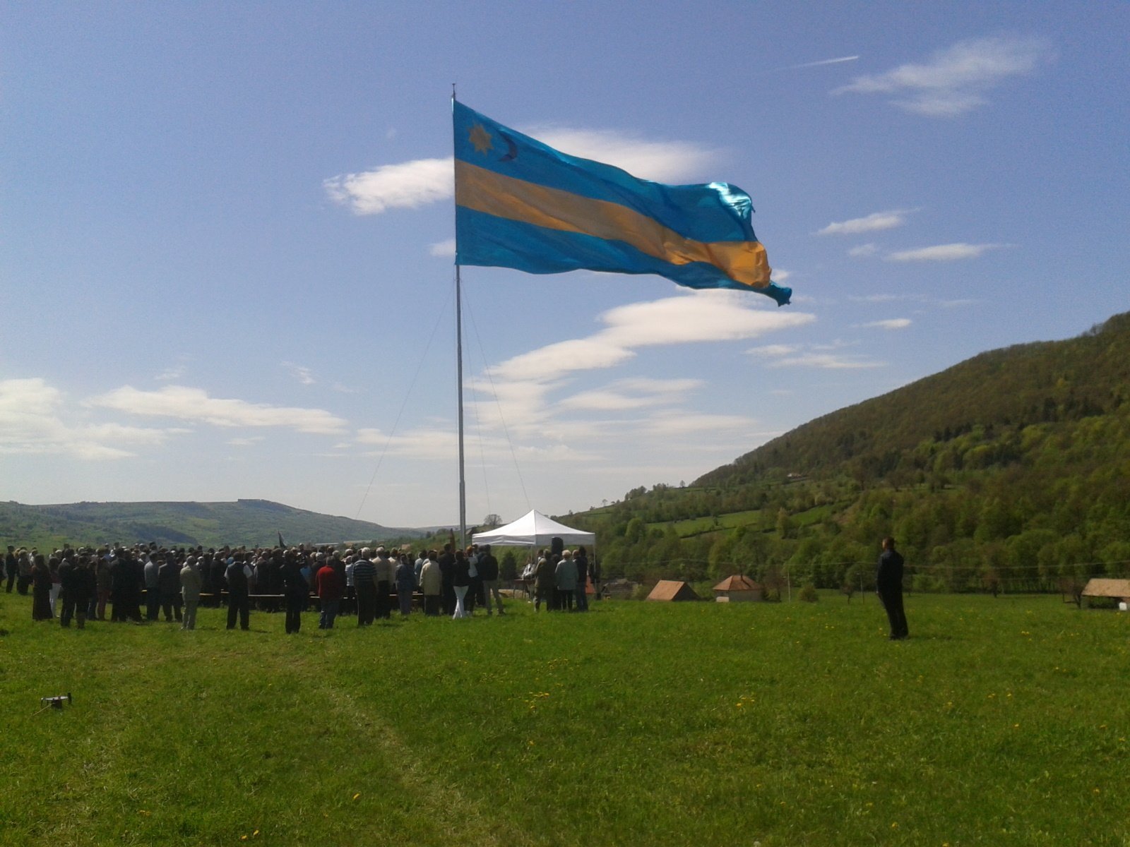 Transylvania’s Biggest Székely Flag Was Hoisted In Zeteváralja - Daily ...