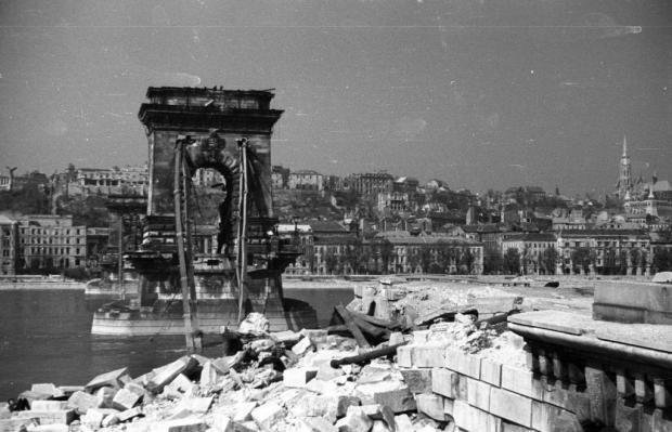 The destroyed Budapest in shocking pictures - Daily News Hungary