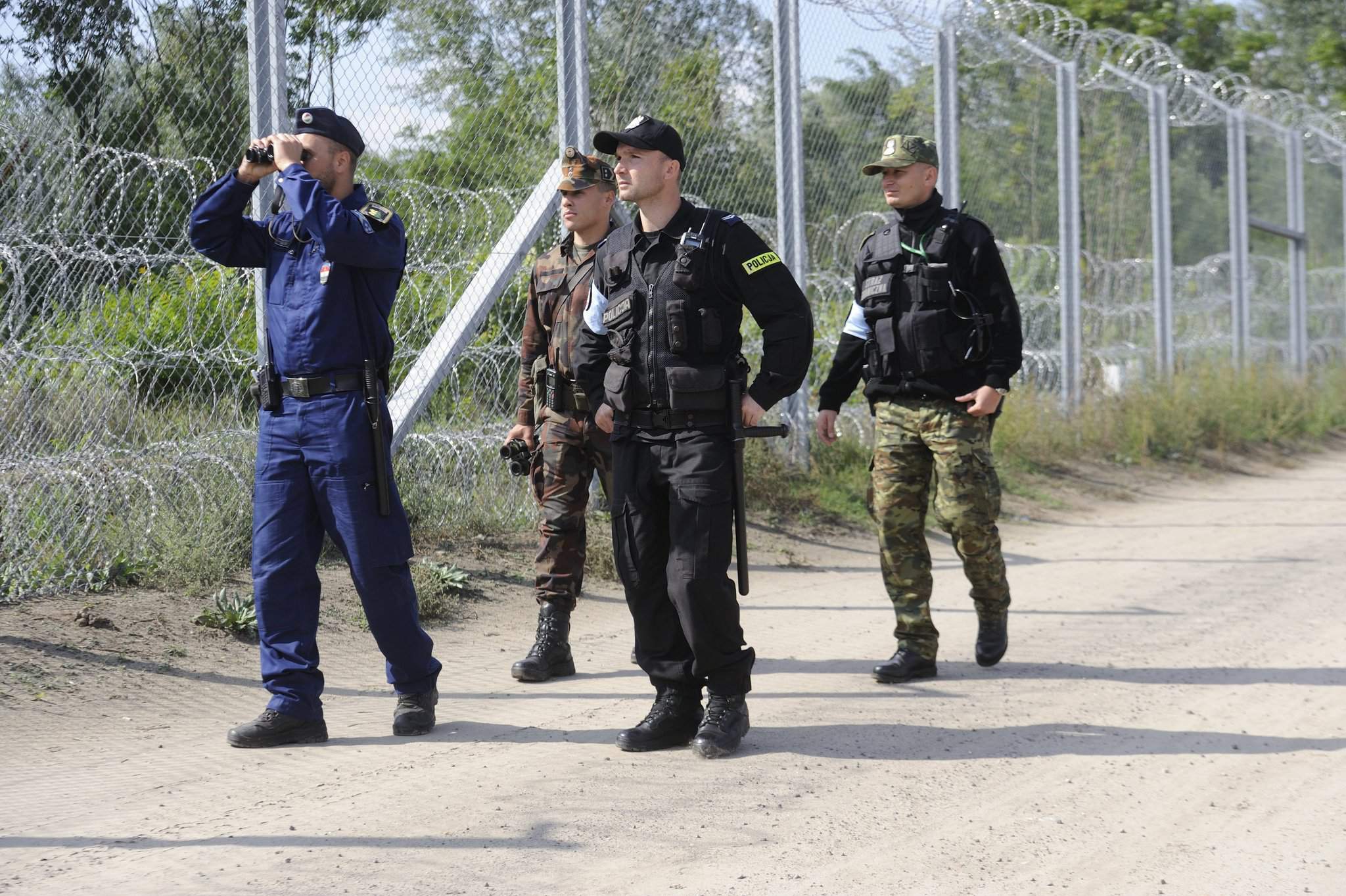 Polish police officers and border guards start their duty at Serbian ...