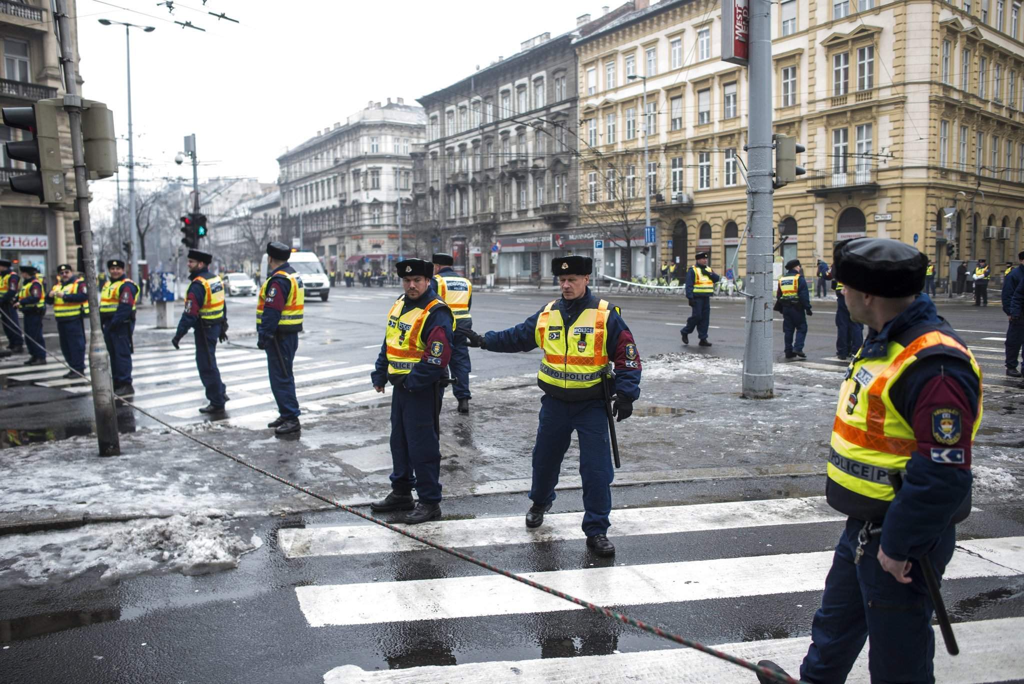 Budapest police chief hails decrease in registered crime cases - Daily ...