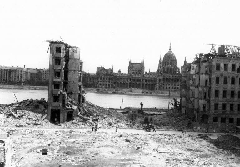 Rising from the debris: this is how Budapest was revived after World War II