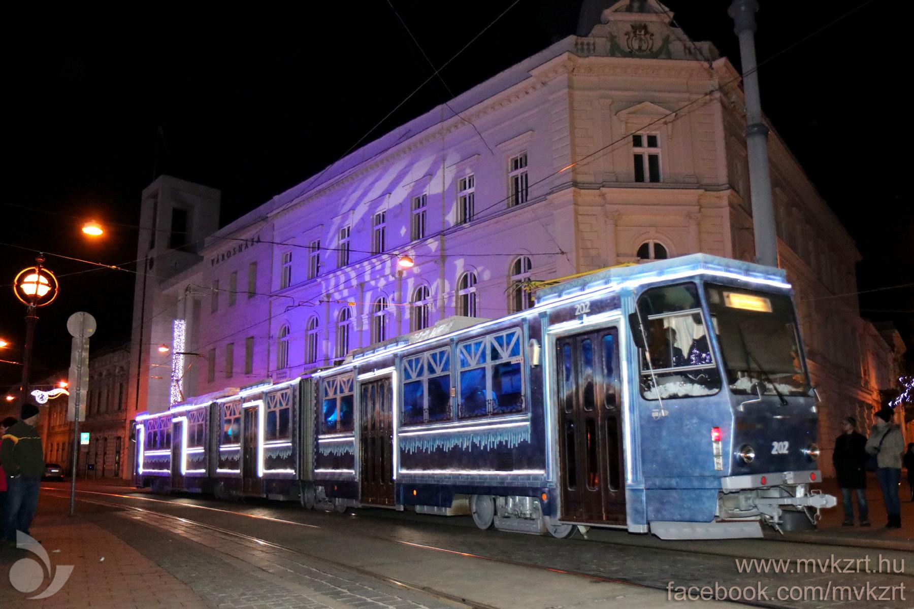 Hungary owns Europe’s most beautiful tram - Photo Gallery - Daily News ...