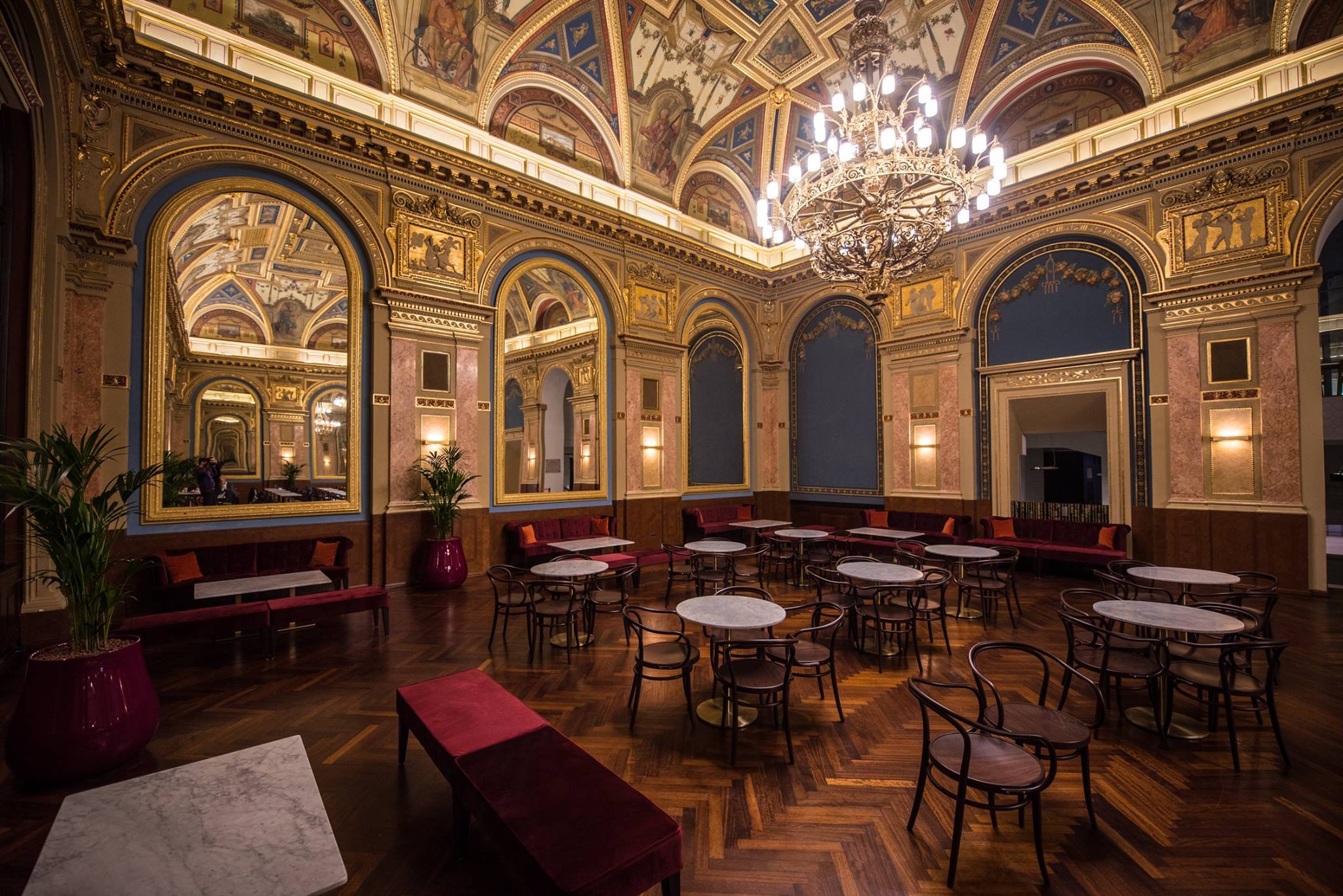 The historical Lotz Hall’s café reopens in Budapest - Photos - Daily ...
