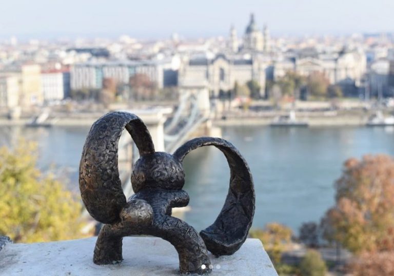 Photos! - Look at the secret mini statues of Budapest! - Daily News Hungary