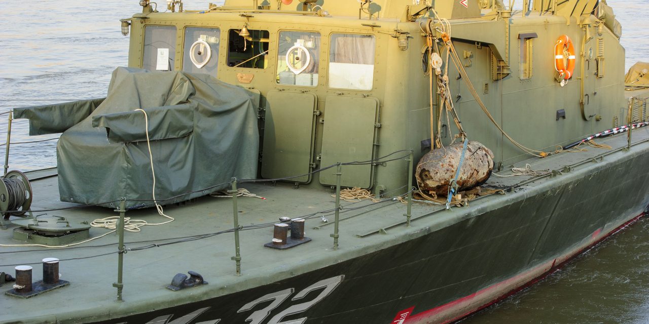 WW2 bombs in Danube defused in Budapest | Daily News Hungary