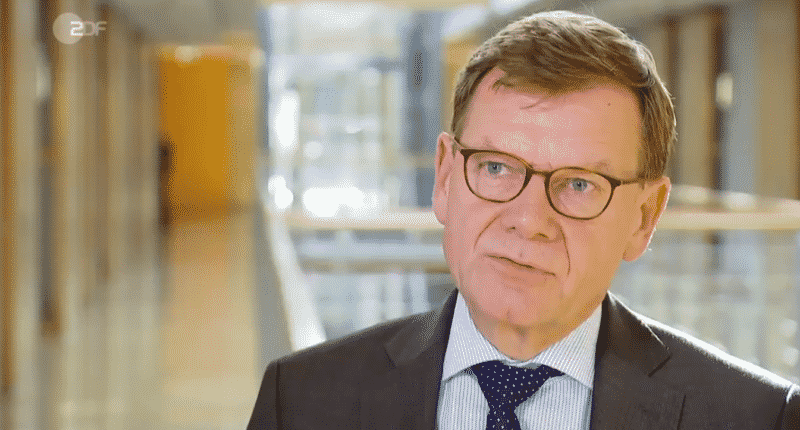 German politician tells the Hungarian government to decide if it wants to leave the EU or not ...