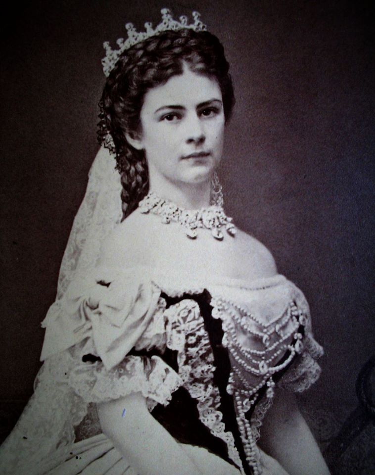 This is how Sisi, Queen of Hungary kept her amazing beauty - Daily News ...