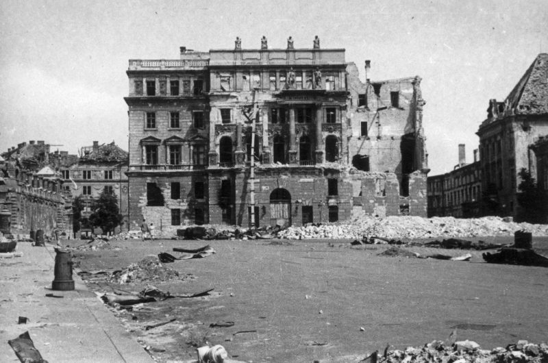 Budapest was completely bombed during World War II - PHOTO GALLERY ...