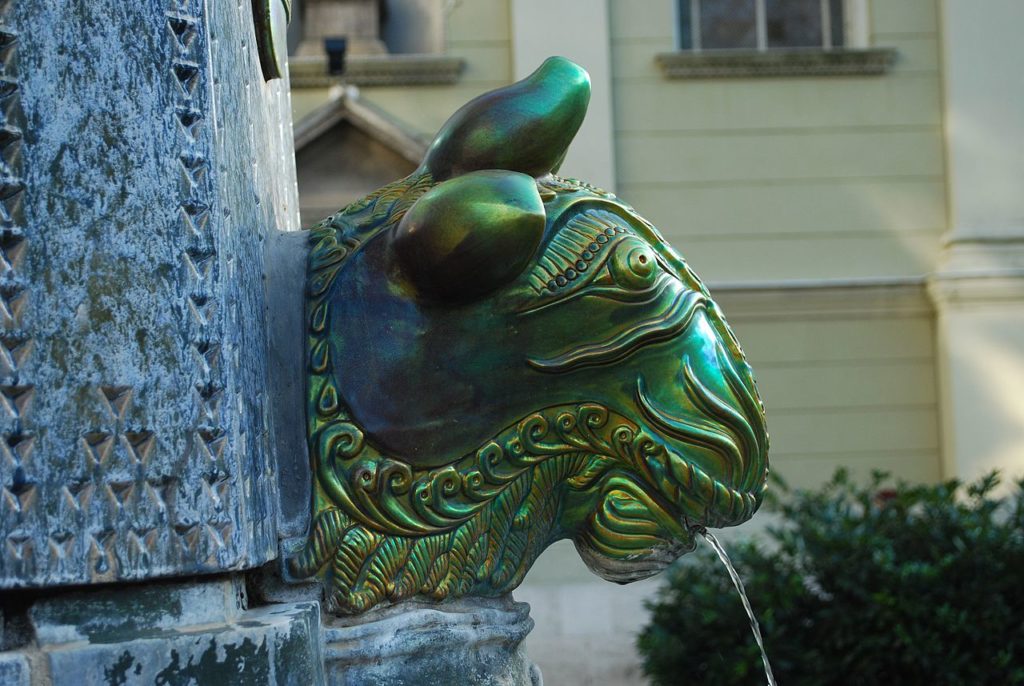 World famous Hungarian porcelains: Herend, Hollóháza and Zsolnay ...