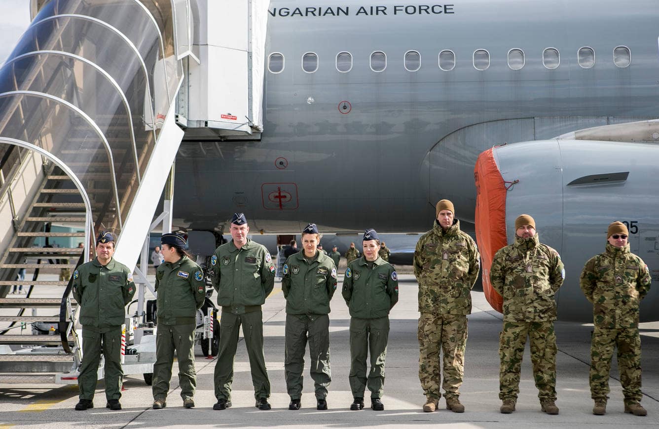 Hungarian Defence Forces bought luxurious aeroplanes - PHOTOS - Daily ...