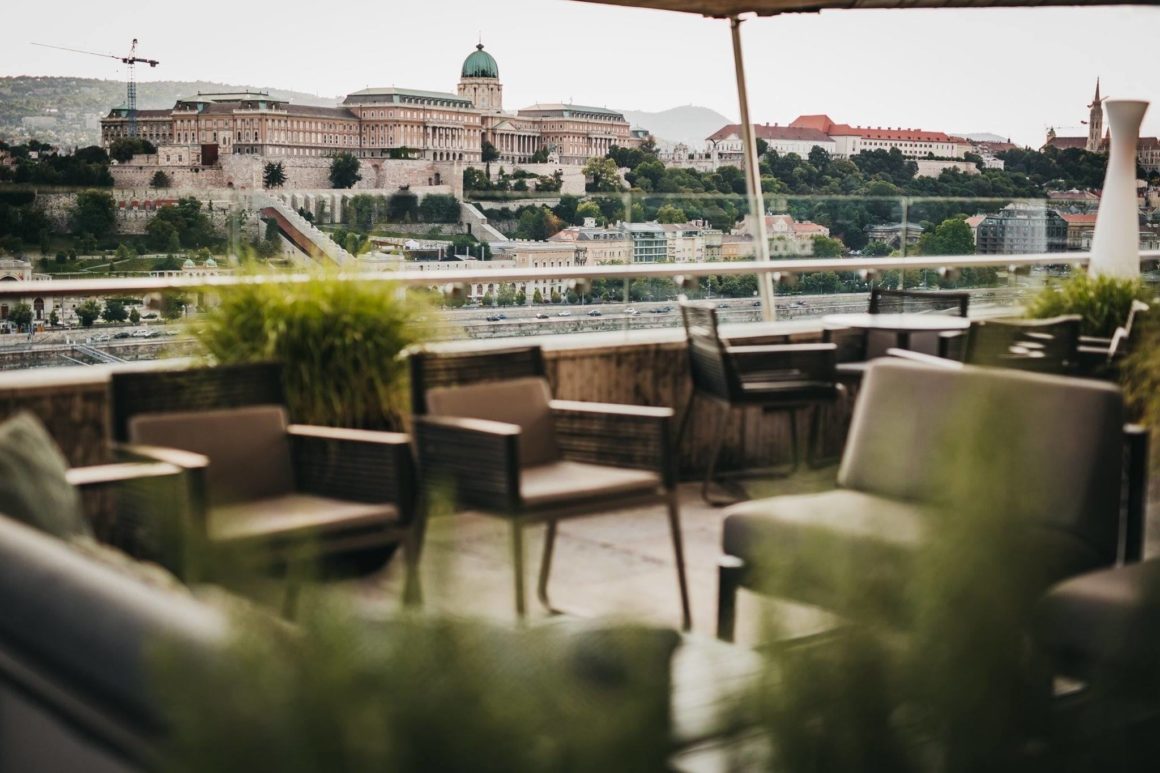 Drinks with a view: these are the best rooftop bars in Budapest - Daily ...