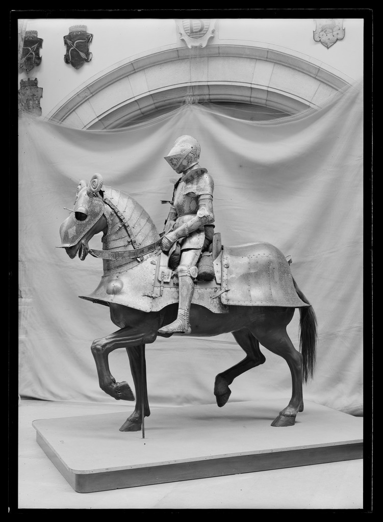 Hungary gifts the child armour of Poland’s former king, Sigismund II ...