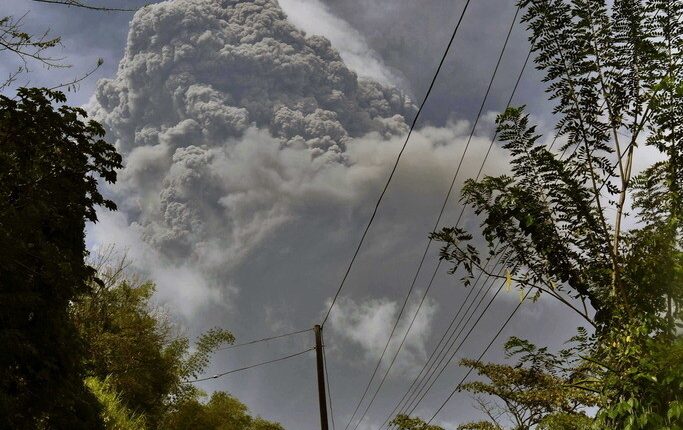 Volcanic ash makes cities unlivable in the Eastern Caribbean – VIDEO ...