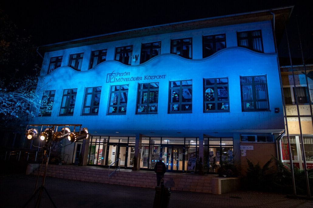 UNICEF Hungary lights Budapest buildings blue for World Children's Day ...