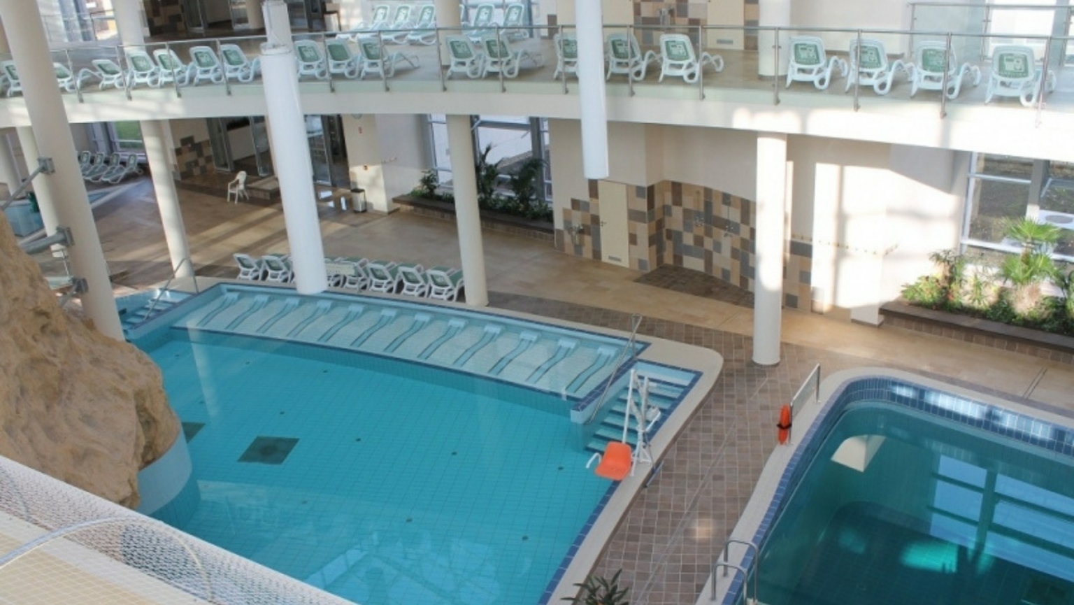 The most spectacular Hungarian thermal baths outside of the capital ...