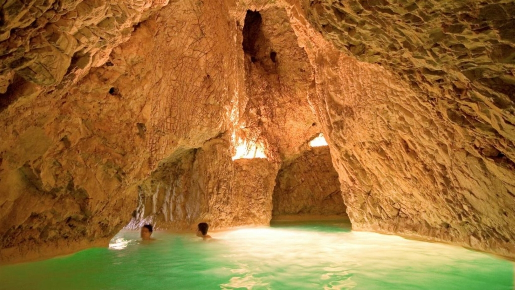 The most spectacular Hungarian thermal baths outside of the capital ...