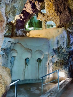 PHOTOS: world-famous Hungarian cave bath reopened for horror prices ...