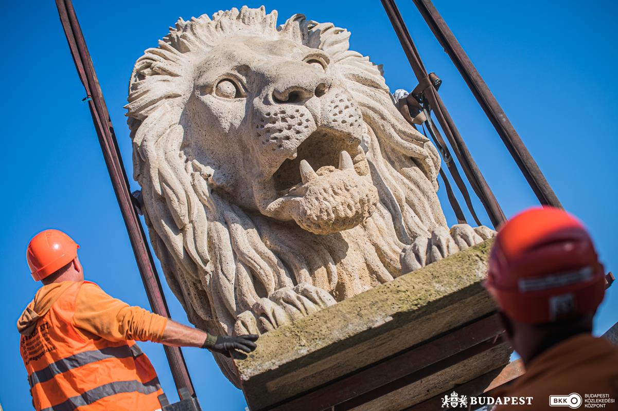 PHOTOS: The iconic limestone lions of the Budapest's Chain Bridge are ...
