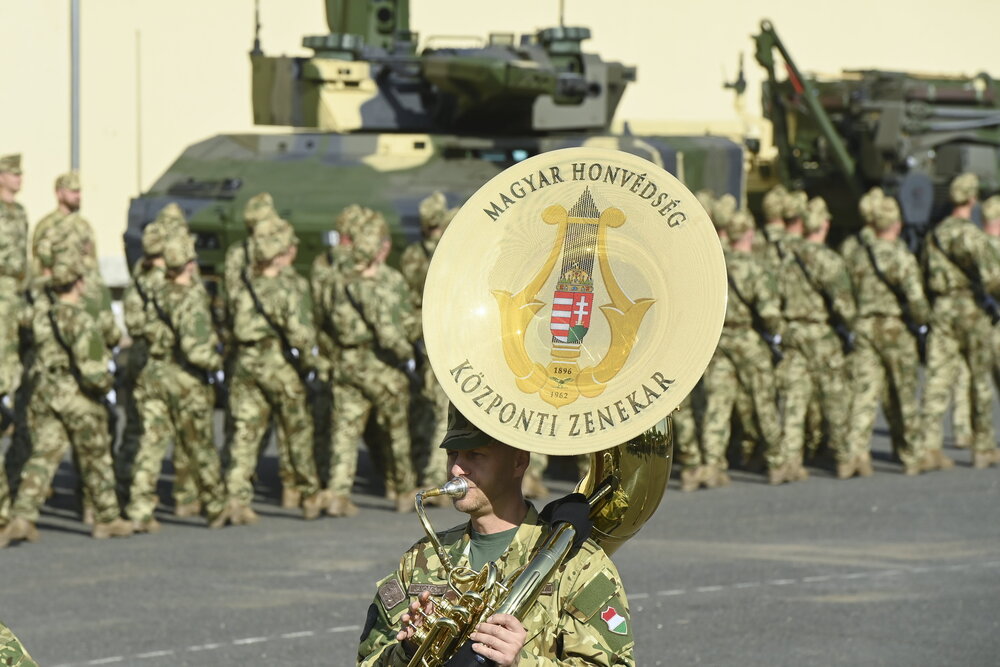 PHOTOS, VIDEO: Hungary's brand new infantry fighting vehicles are ...