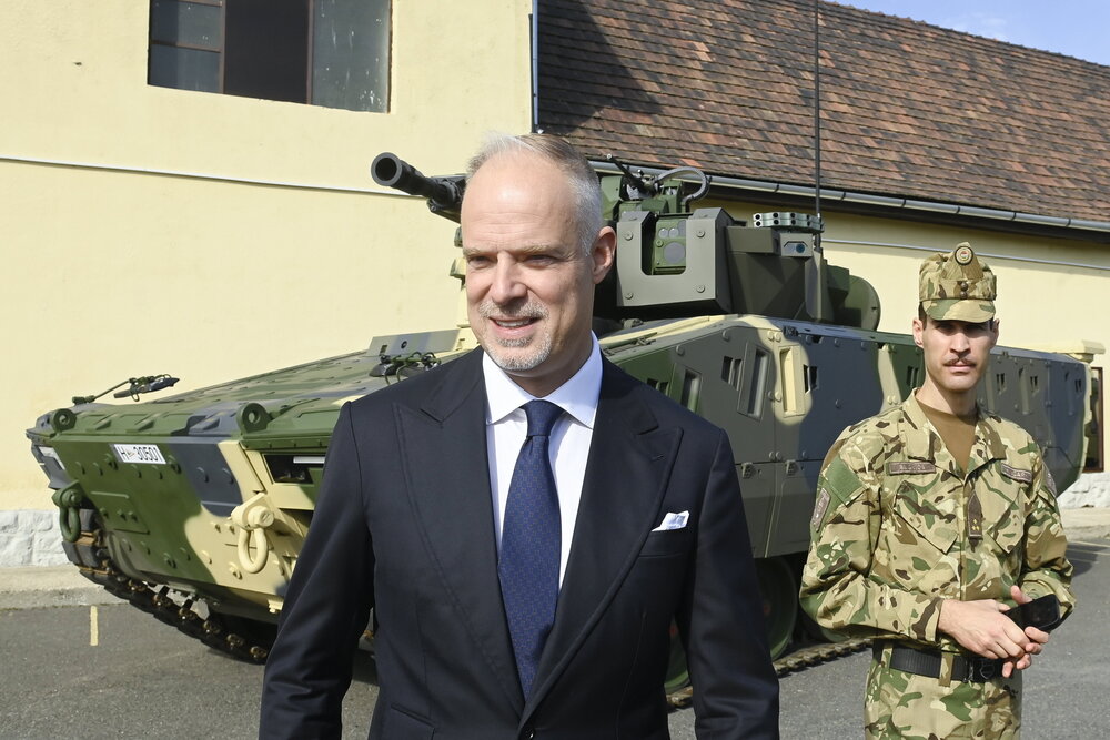PHOTOS, VIDEO: Hungary's brand new infantry fighting vehicles are ...