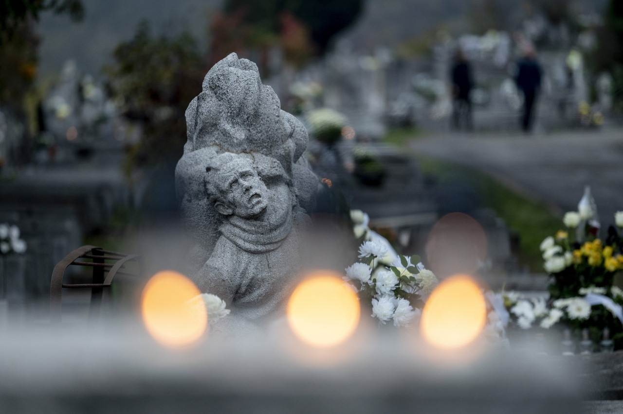 All Saints' Day: what is 1 November about in Hungary? - PHOTOS - Daily ...