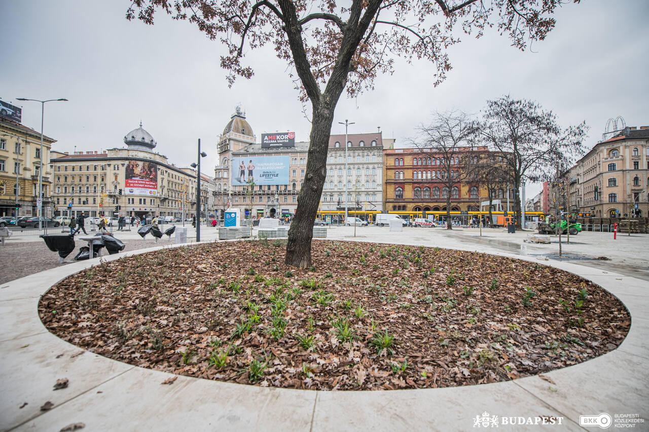 PHOTOS: The renovation of Budapest's iconic square has been completed ...