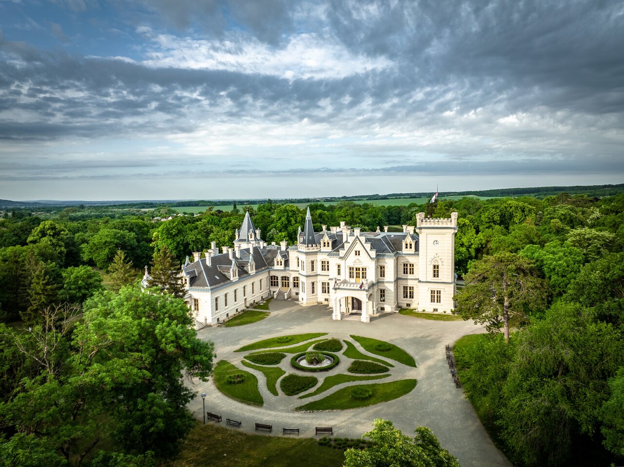 Have a look at these real-life fairytale castles in Hungary - PHOTOS ...
