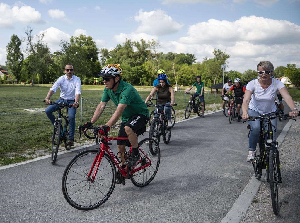 PHOTOS: Panoramic bike path running near the Danube River inaugurated - Daily News Hungary