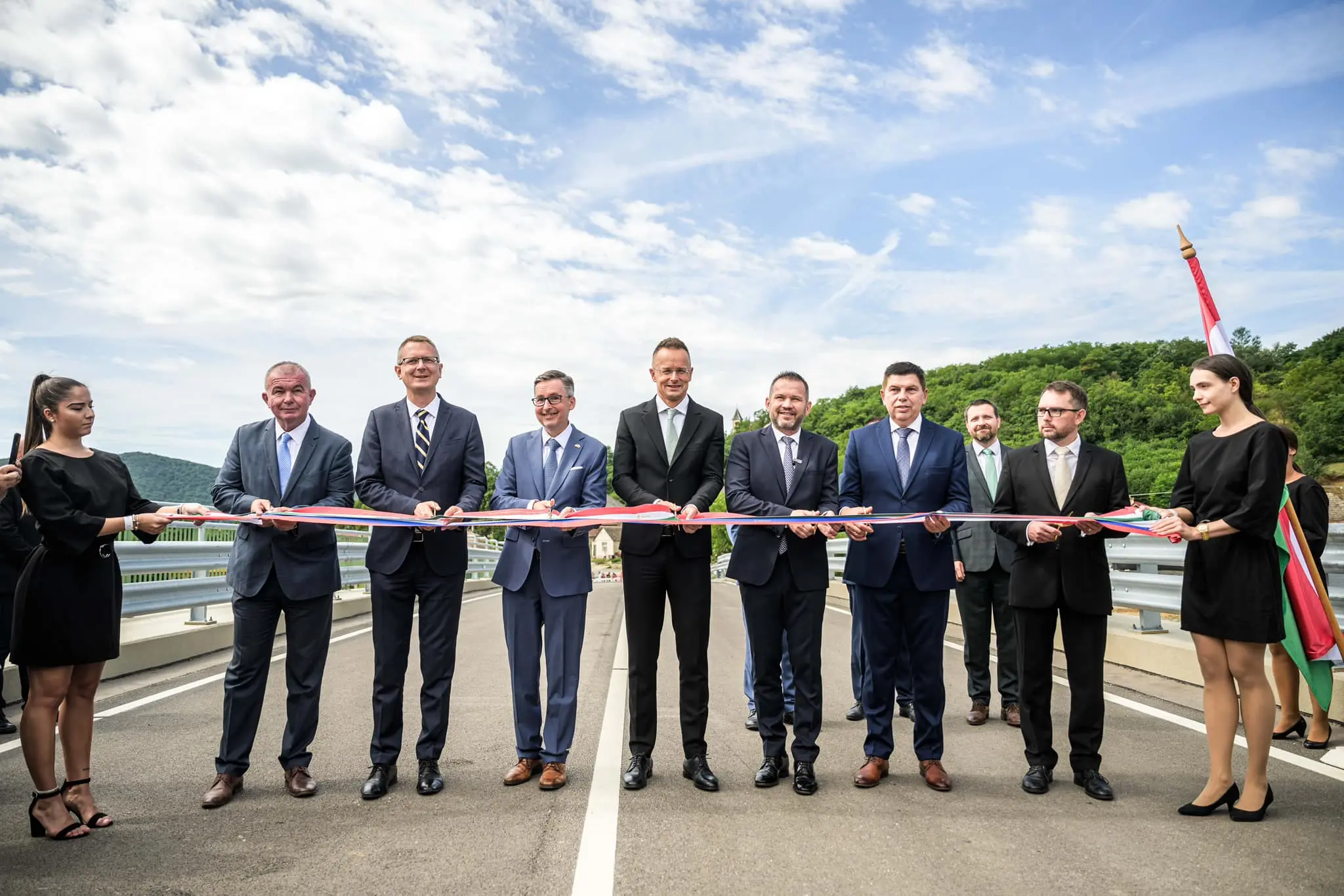 PHOTOS, VIDEO: New bridge connecting Slovakia, Hungary inaugurated - Daily News Hungary