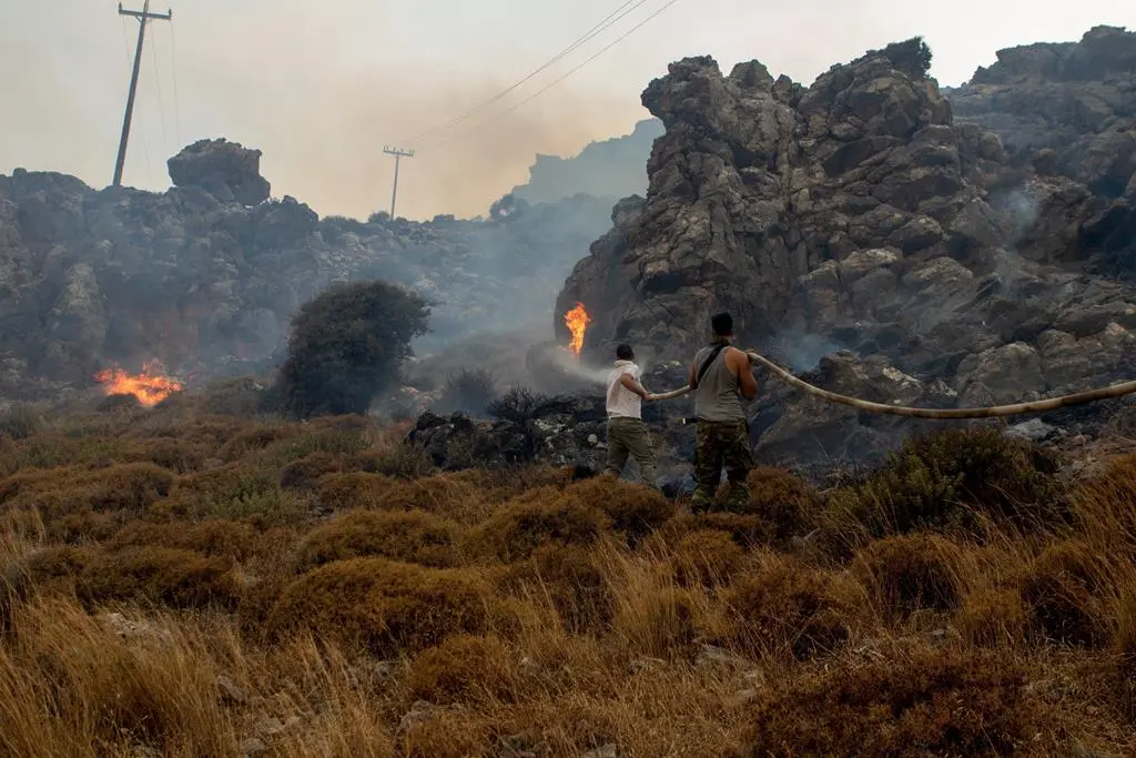 Hungarians threatened by Rhodes wildfire? - Daily News Hungary