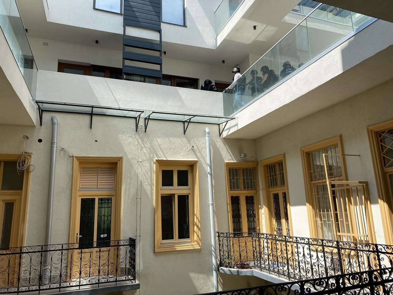 PHOTOS: a cinematic chase on the rooftops of Budapest - Daily News Hungary