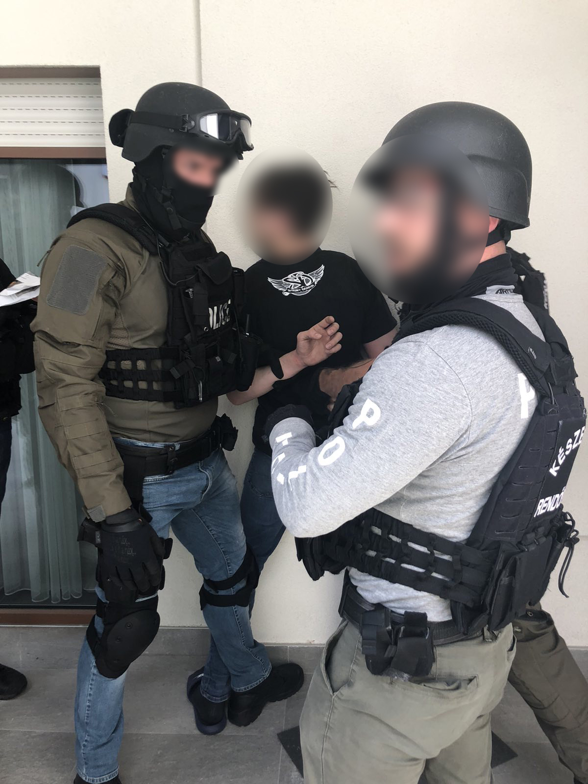 PHOTOS: a cinematic chase on the rooftops of Budapest - Daily News Hungary