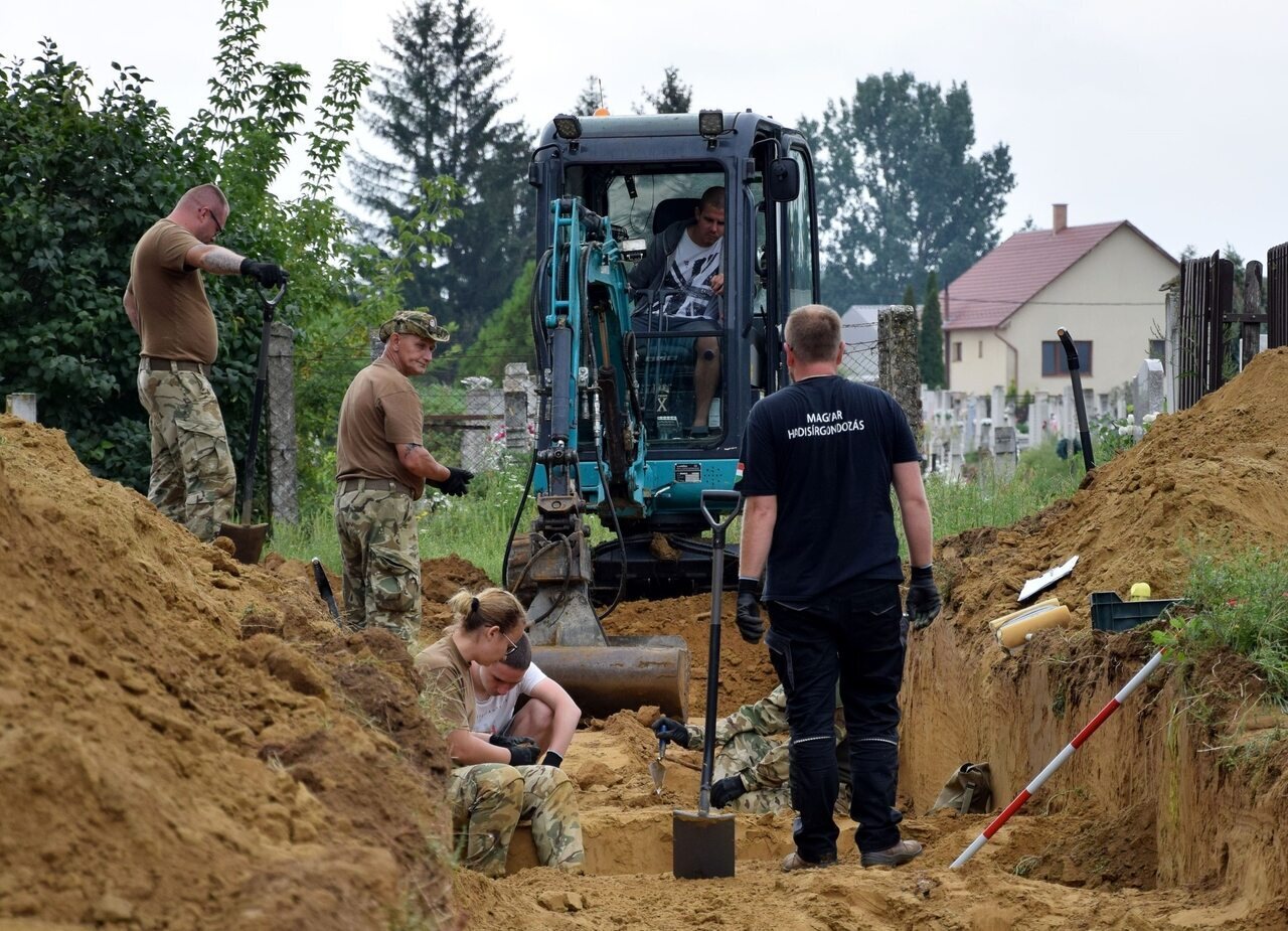 PHOTOS: Remains of 27 soldiers who died in WWII found in Hungary ...