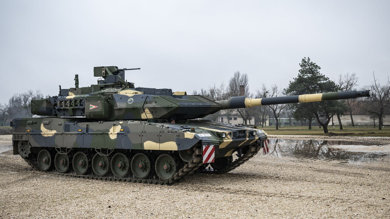 First Leopard 2A7, Leguan 2HU tanks inaugurated at Tata base - VIDEO ...
