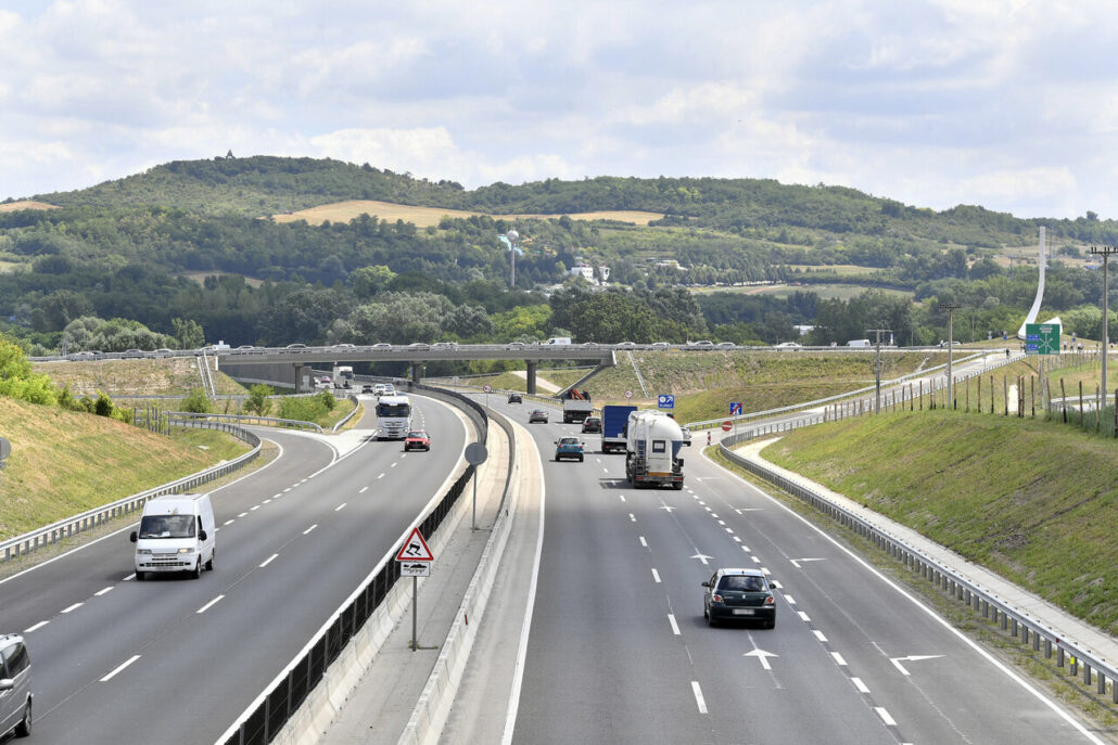 Gigantic motorway renovation wave in Hungary: 2 major motorways ...